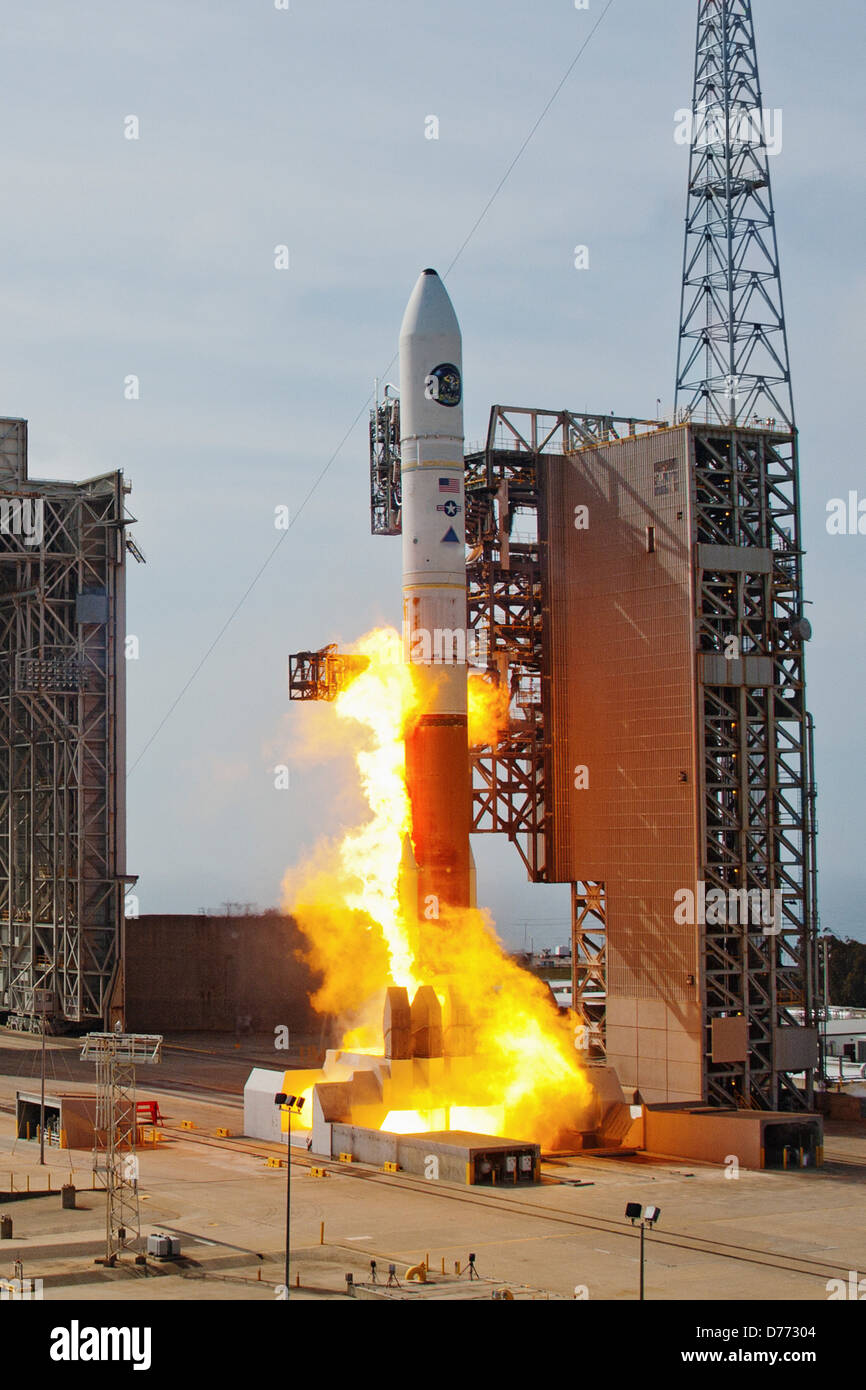 Delta IV Launches NRO L-25 Stock Photo - Alamy