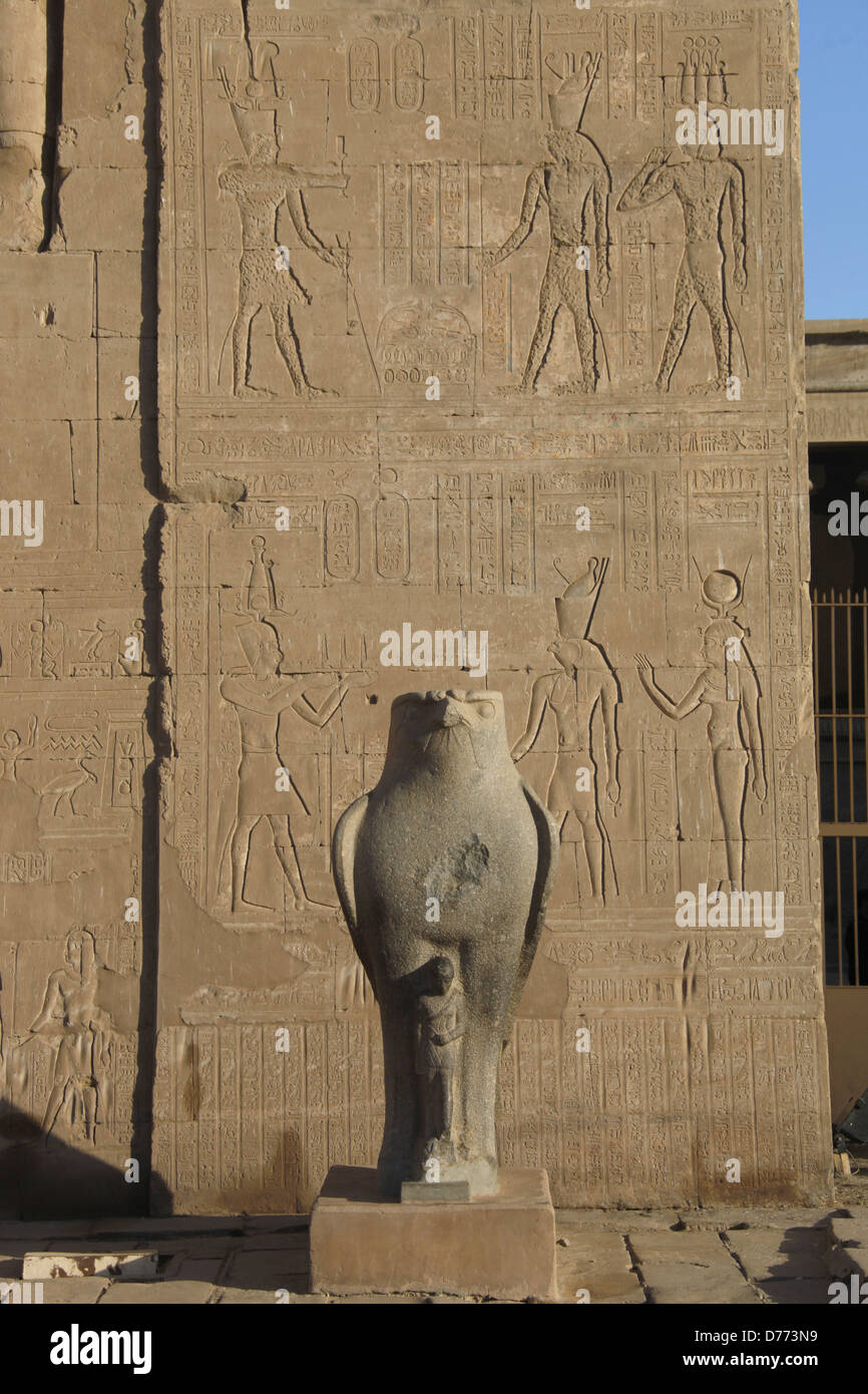 Falcon god horus hi-res stock photography and images - Alamy