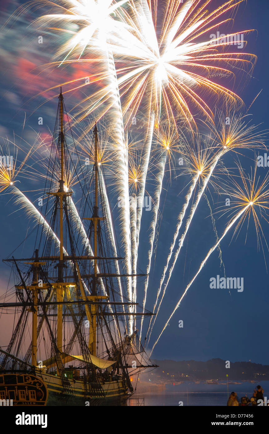 Exploding hi-res stock photography and images - Alamy