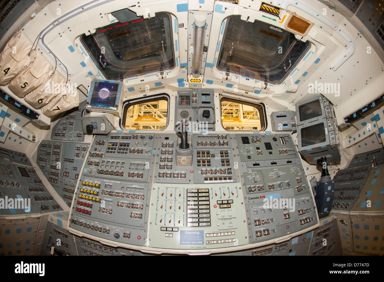 Flight deck view hi-res stock photography and images - Alamy