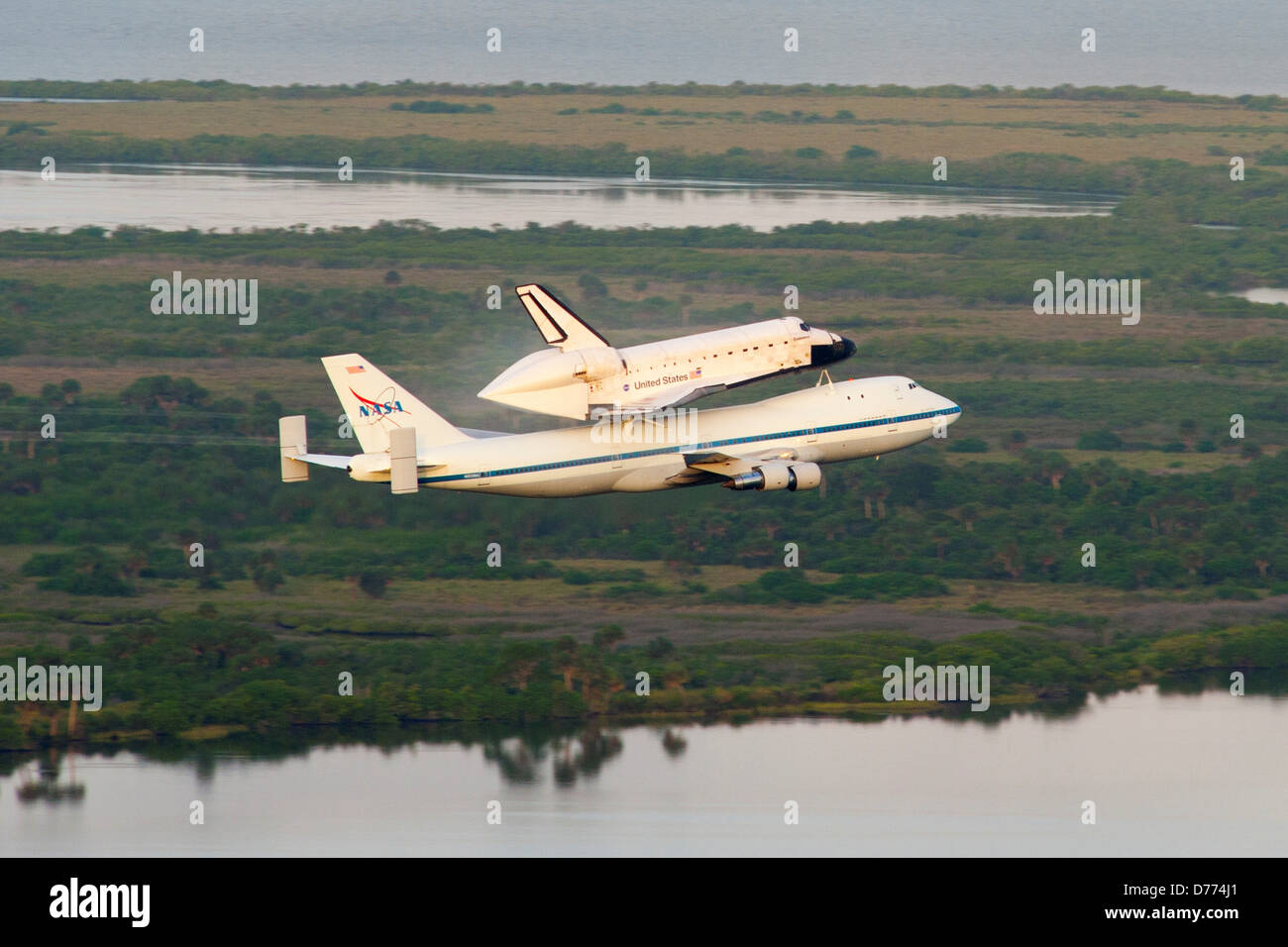 Space shuttle on top of 747 hi-res stock photography and images - Alamy