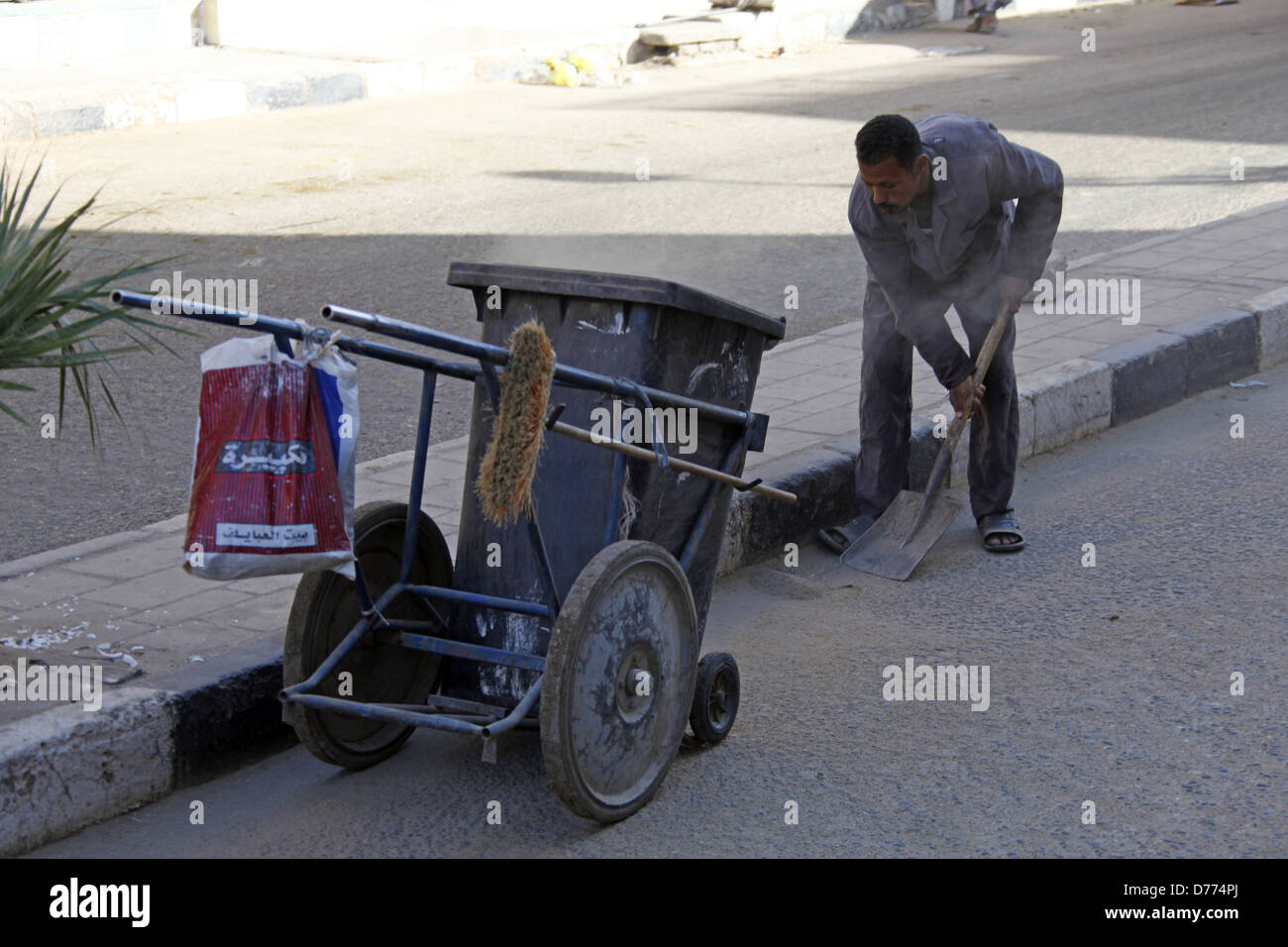 Road sweeper cart hi-res stock photography and images - Alamy