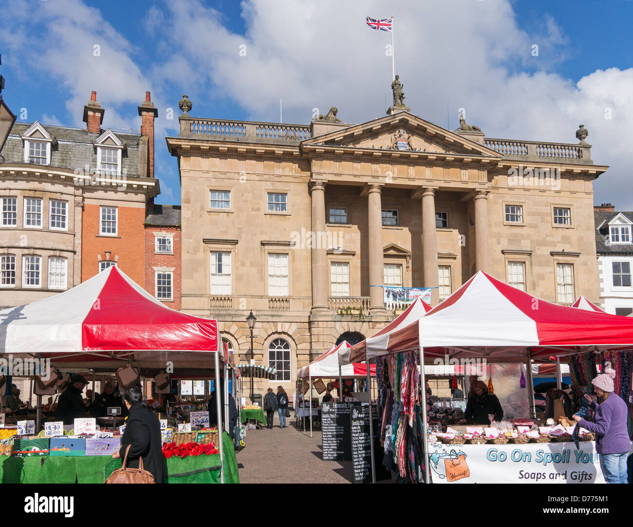 Newark market stalls with Buttermarket in the background England UK ...