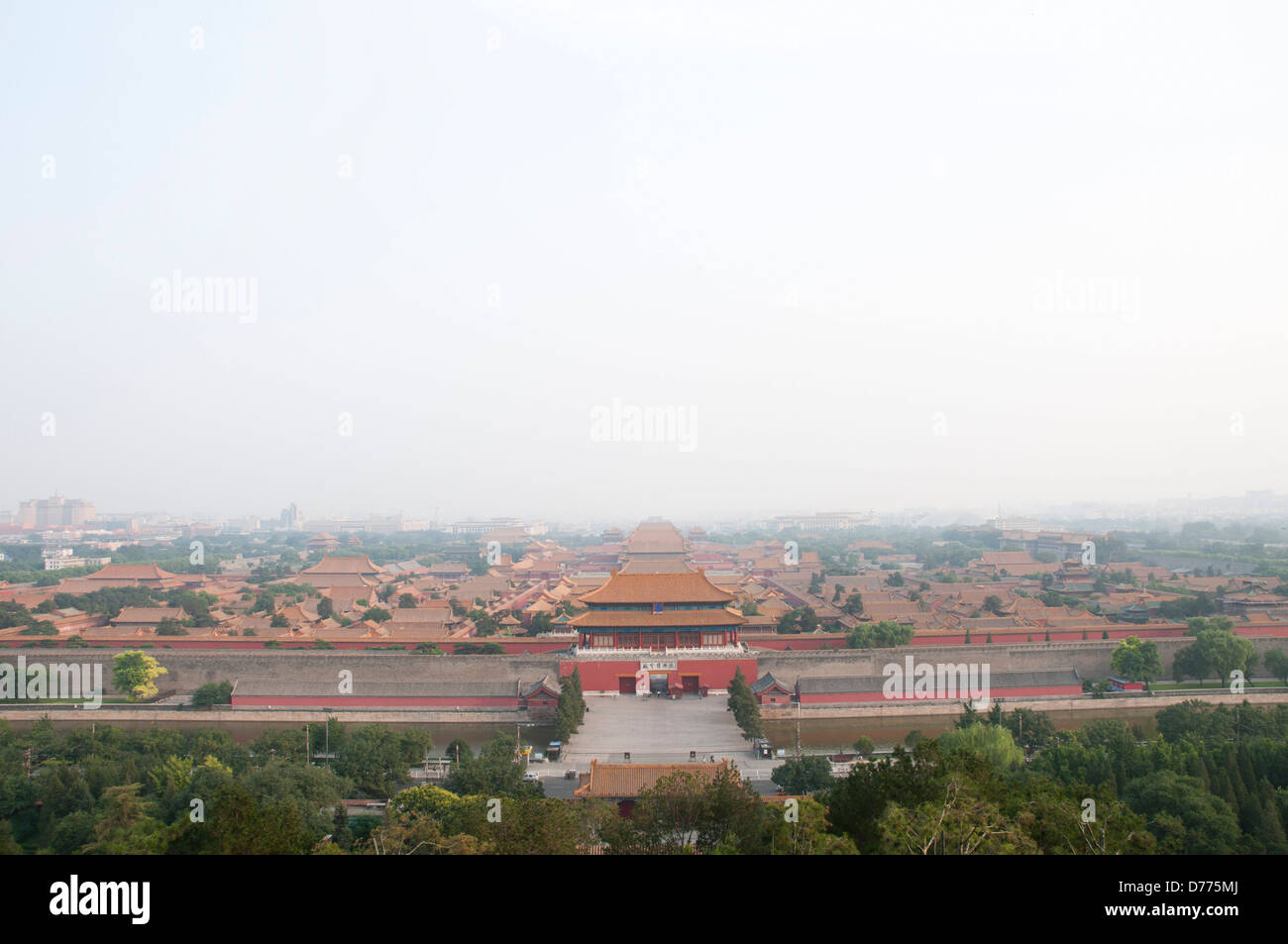 City builds hi-res stock photography and images - Alamy