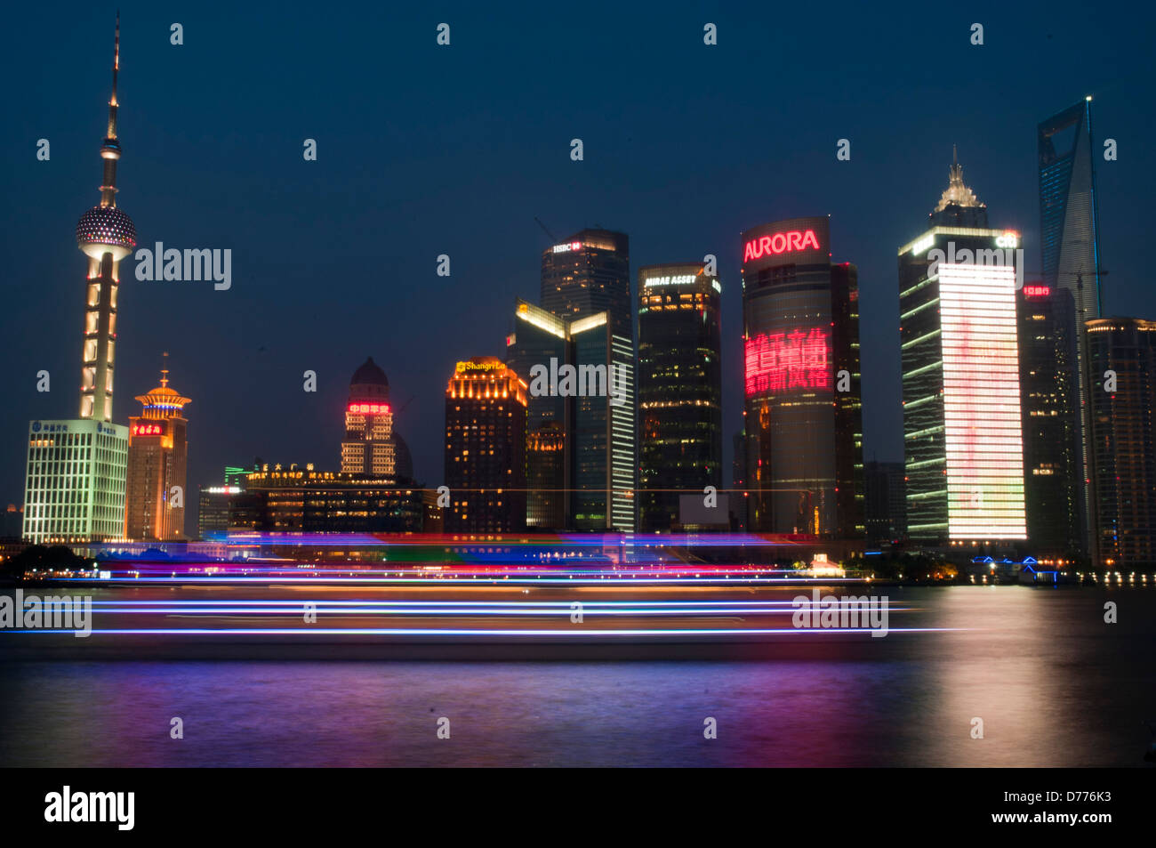 Shanghai river landscape skyline hi-res stock photography and images ...