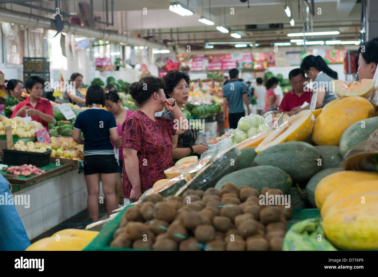 China, Shanghai market Stock Photo - Alamy