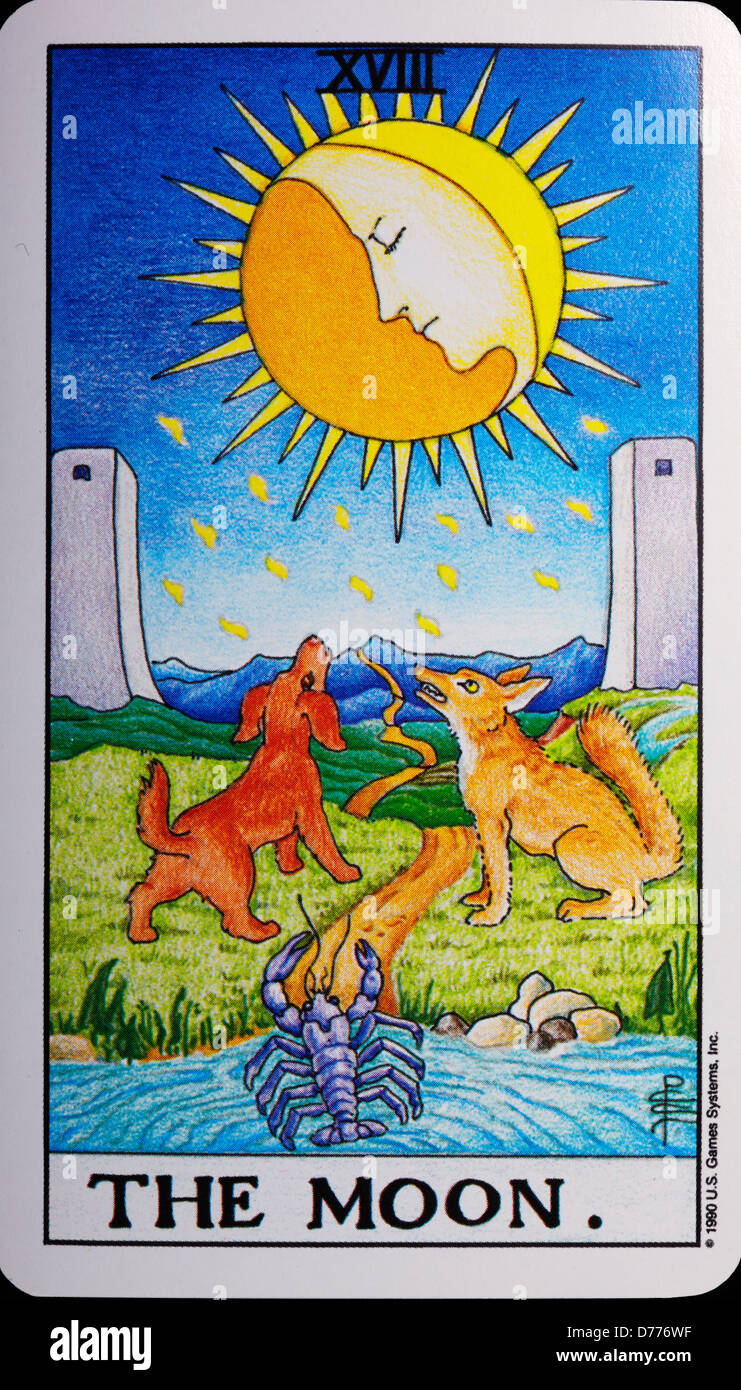 Moon tarot card hi-res stock photography and images - Alamy