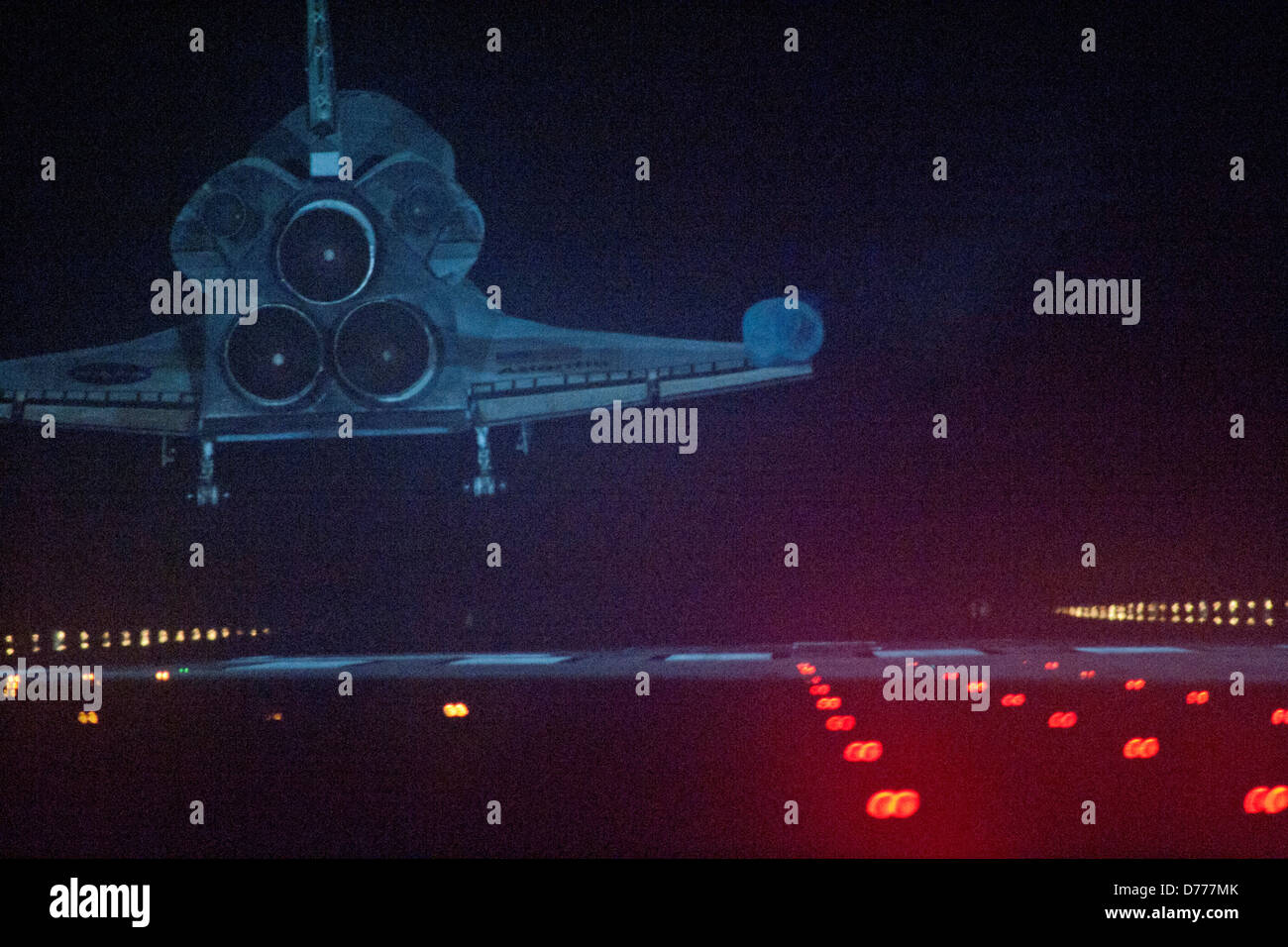 Shuttle Atlantis Lands Bringing Shuttle Era to End Stock Photo - Alamy