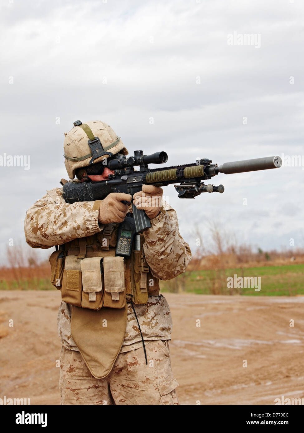 U.S. Marine Aims Rifle Suppressor On Its Barrel Stock Photo - Alamy