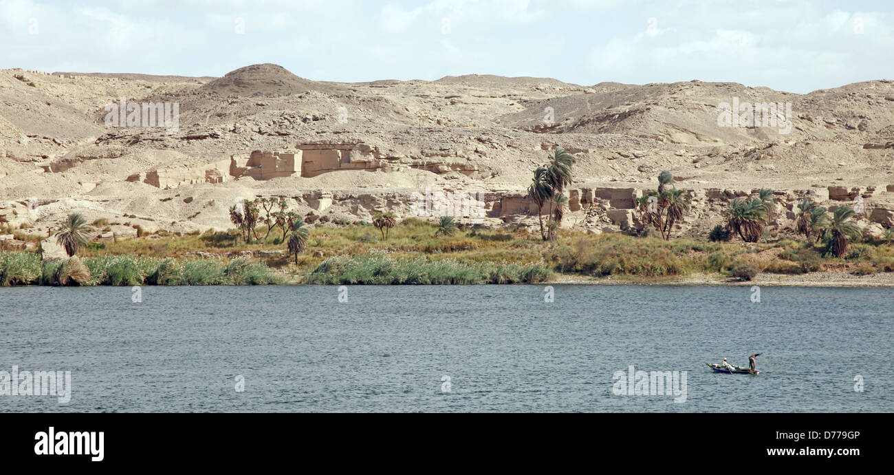 EGYPTIAN FISHERMEN IN ROWING BOAT RIVER NILE EGYPT 09 January 2013 ...