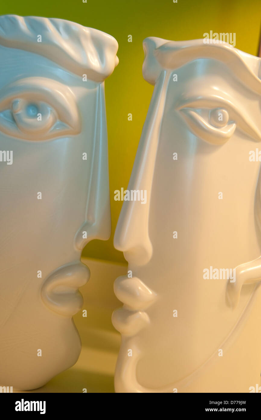 Statue of faces hi-res stock photography and images - Alamy