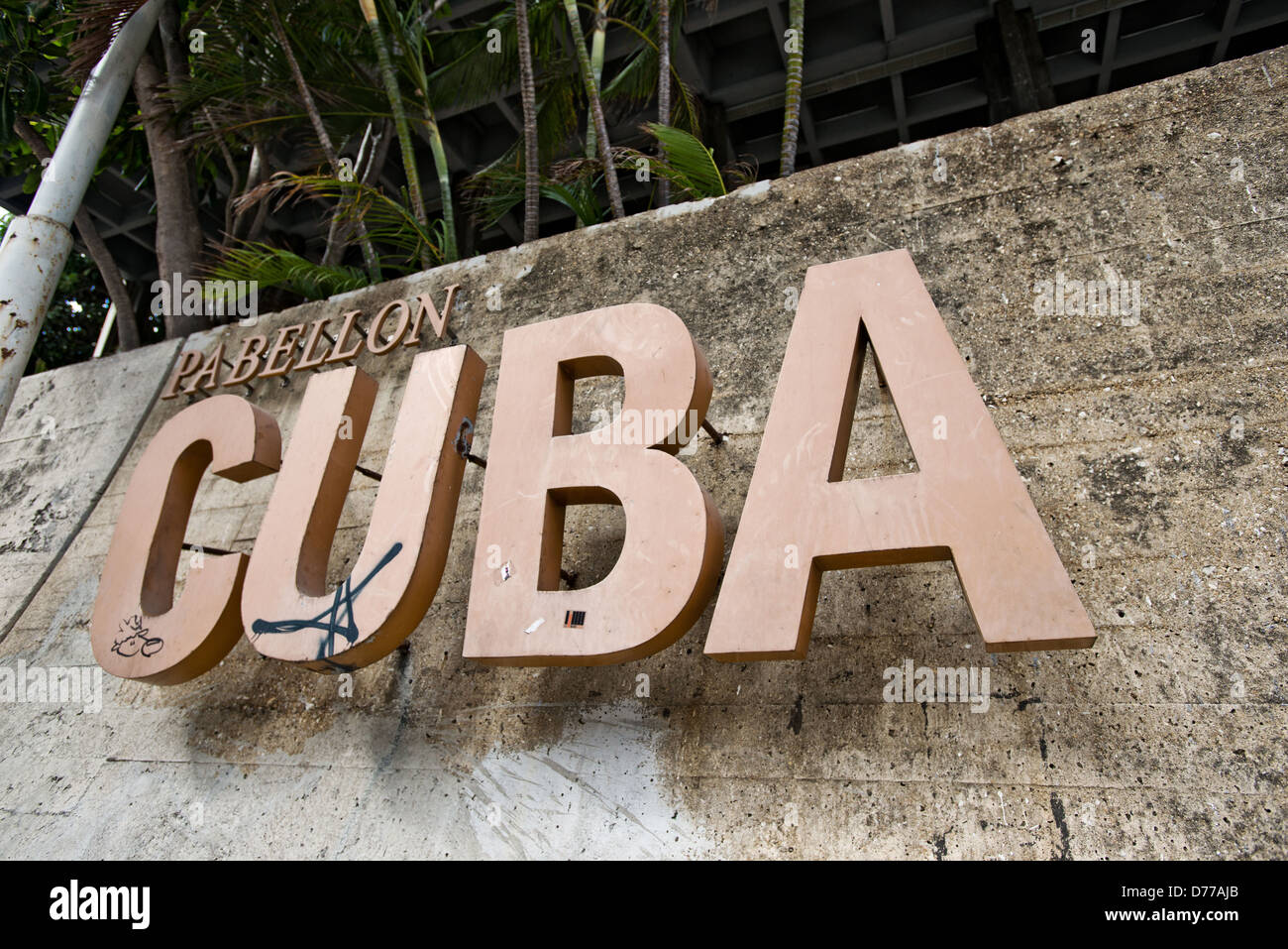 Havana, Cuba, Cuba-a shield against a wall Stock Photo - Alamy
