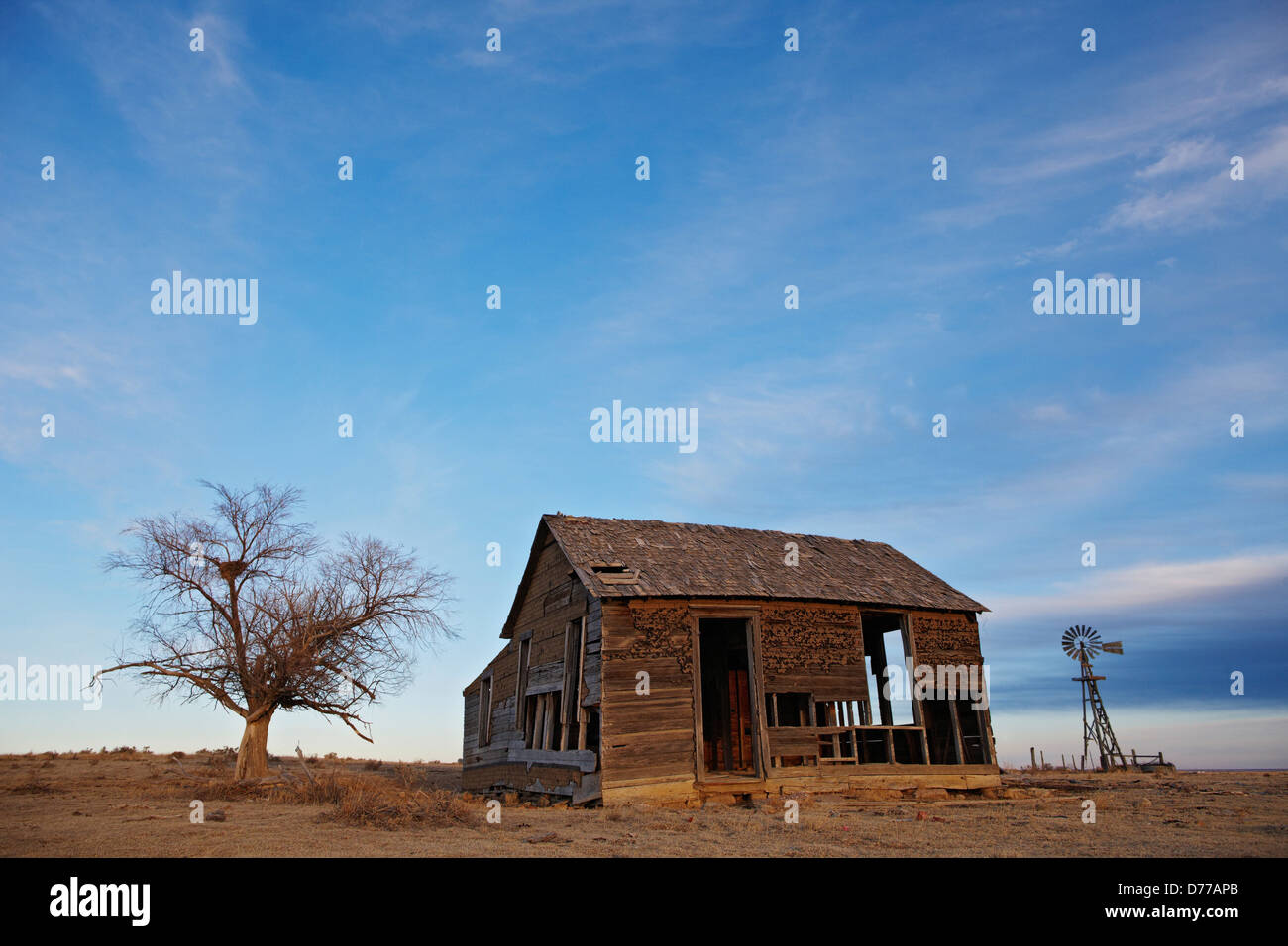 Abandoned ranch house eastern plains hi-res stock photography and ...