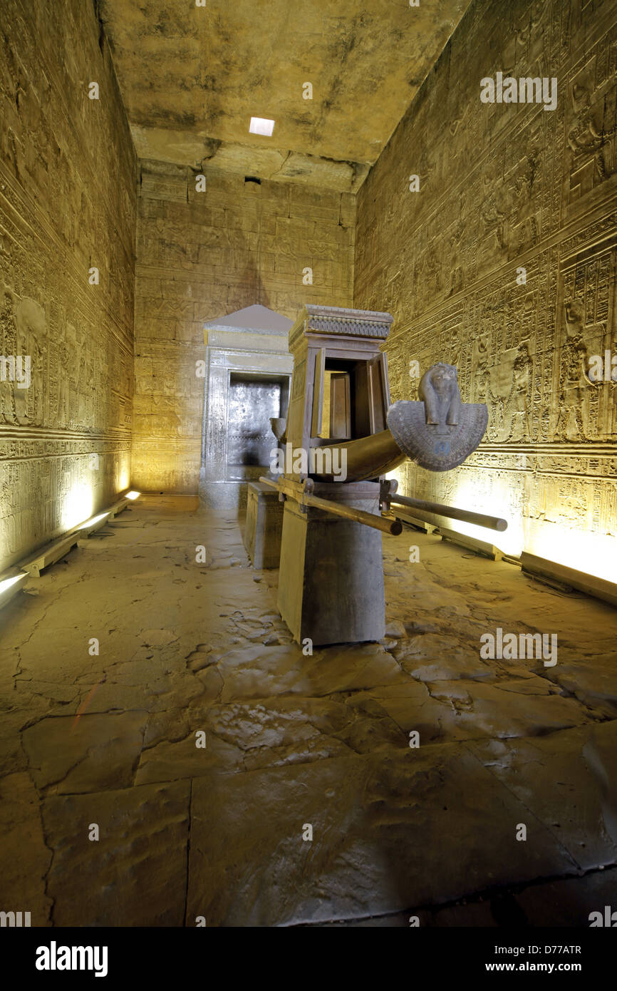 The golden barque hi-res stock photography and images - Alamy