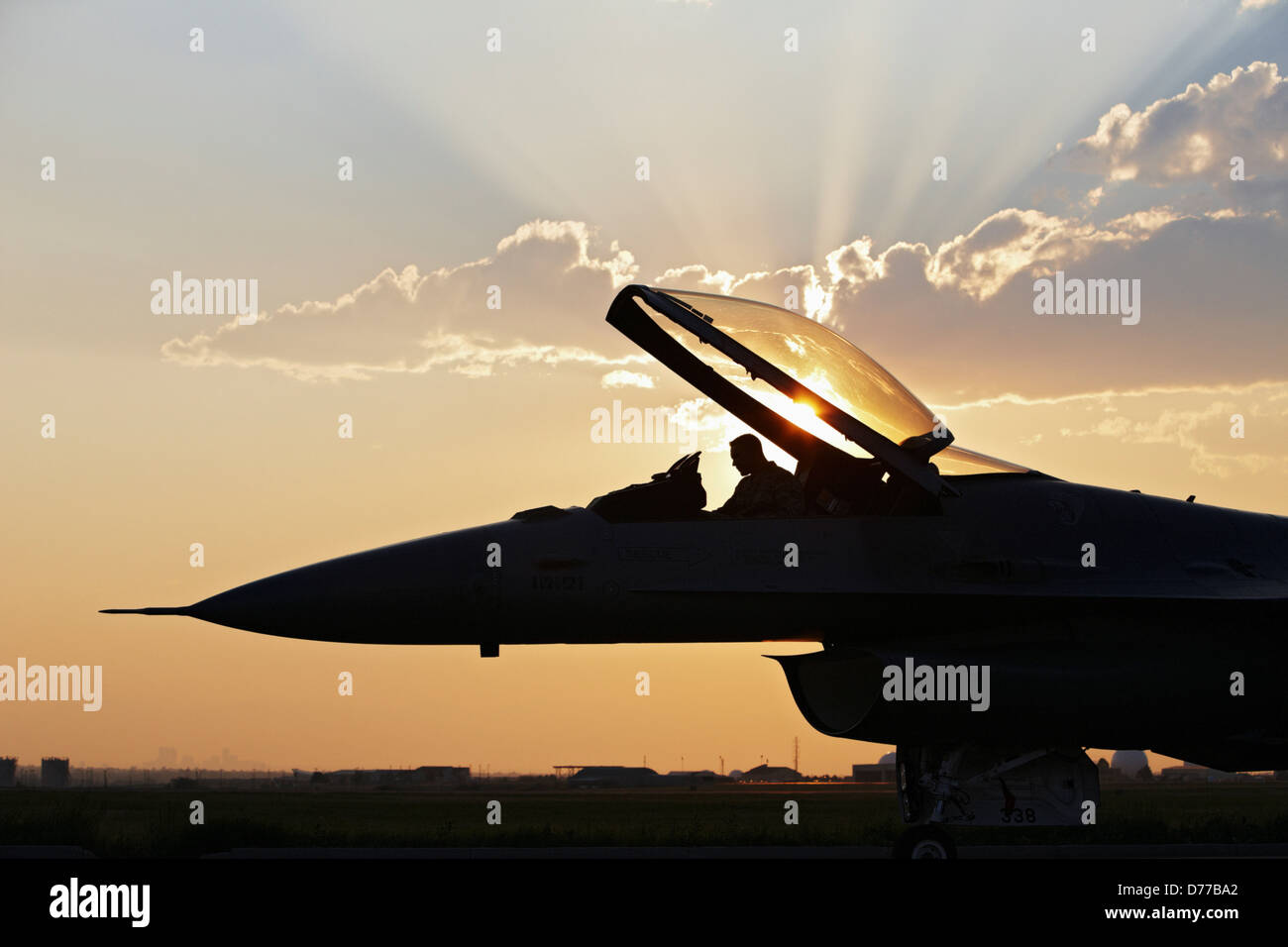 Crew chief hi-res stock photography and images - Alamy