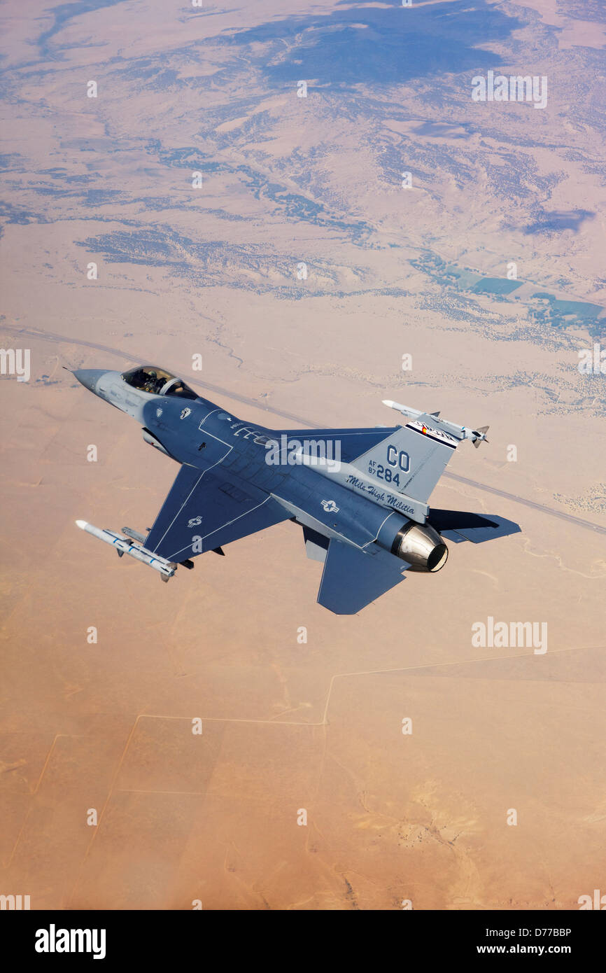 F-16 in Flight Stock Photo - Alamy