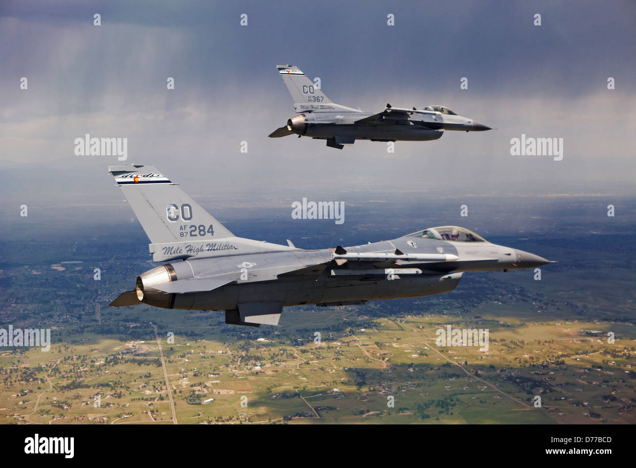 Two F-16s in Flight Stock Photo - Alamy