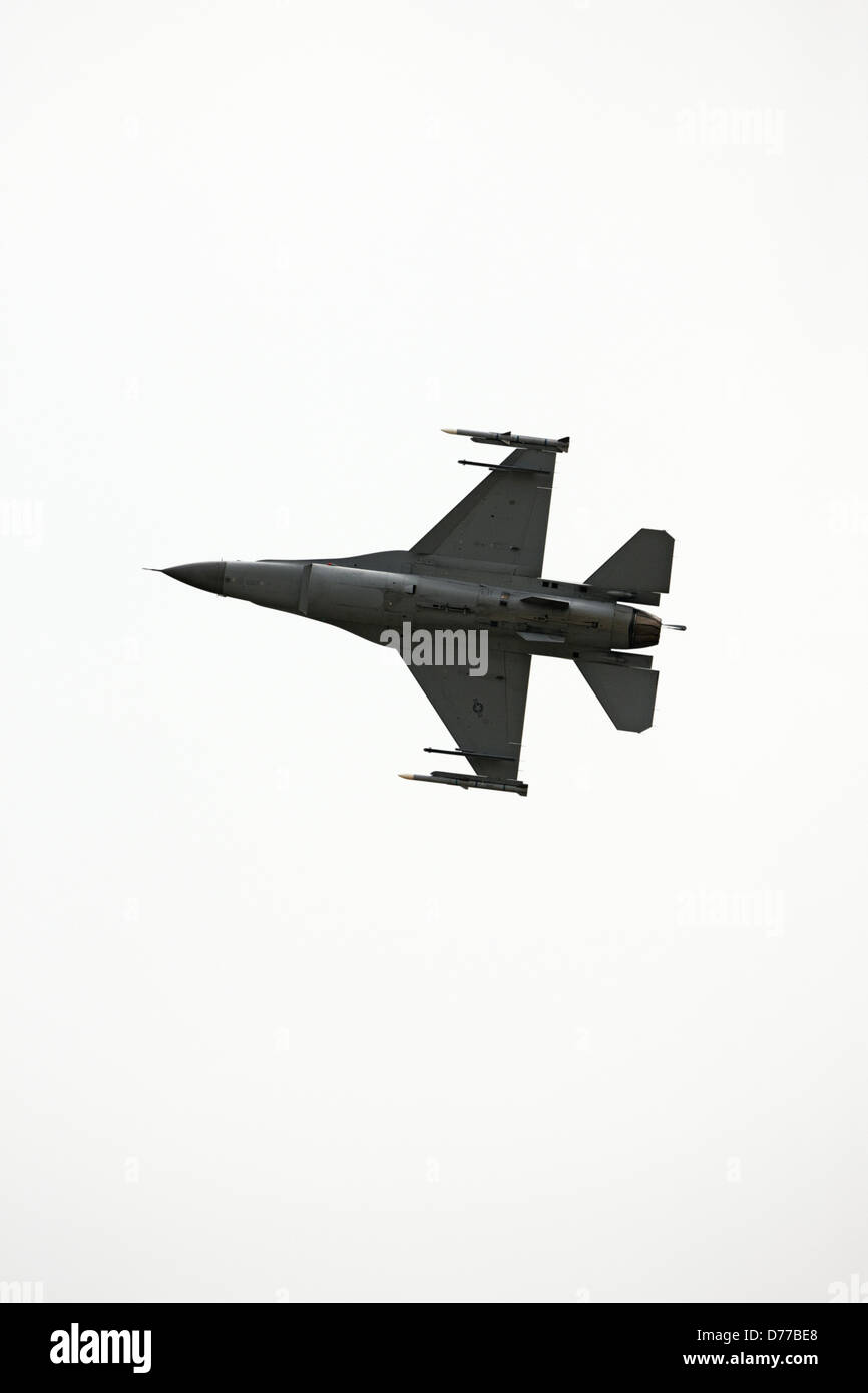 F-16 in Flight Stock Photo - Alamy