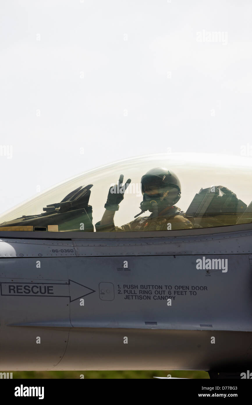 Cockpit view pilot f 16 hi-res stock photography and images - Alamy