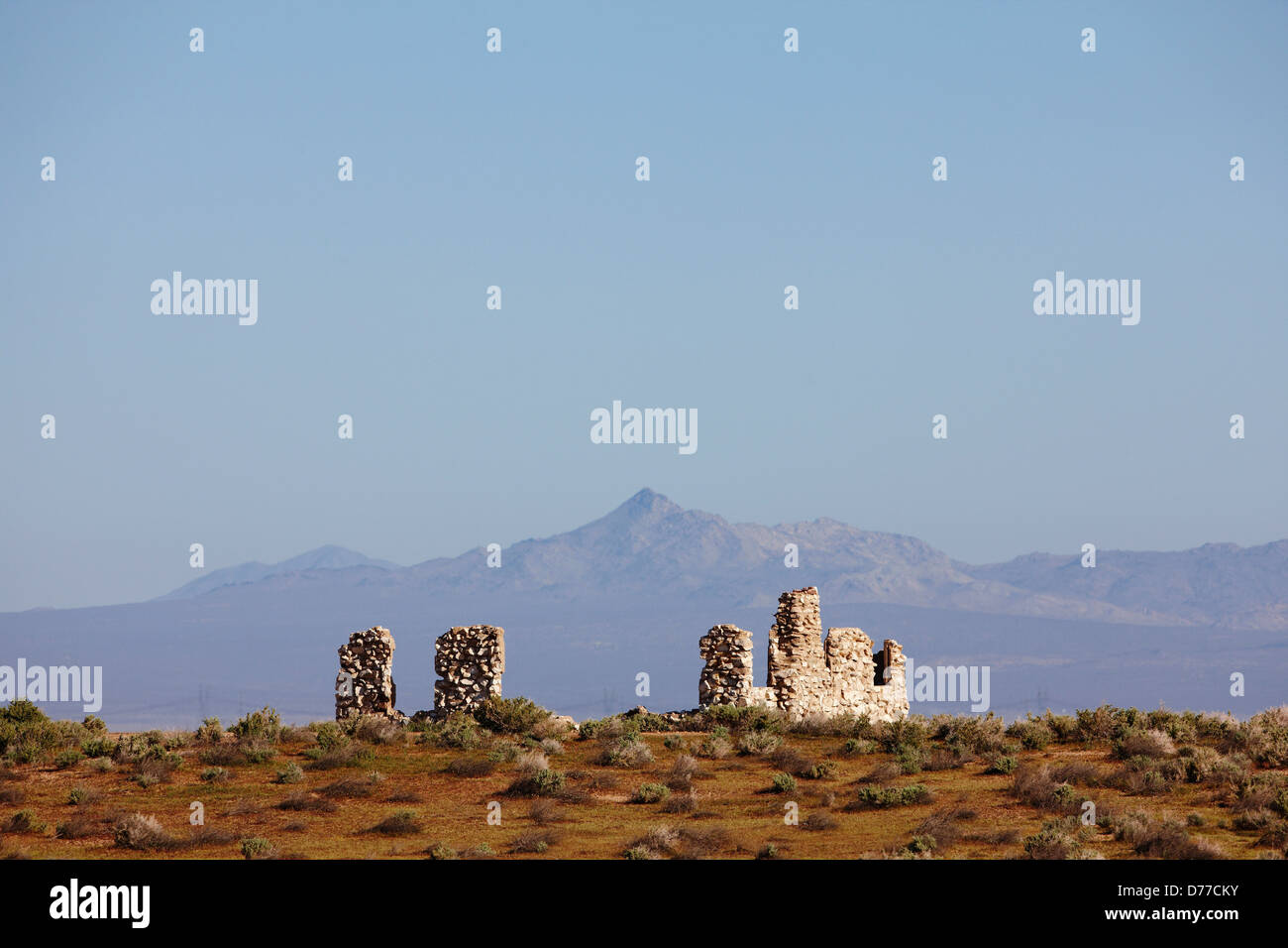 Remnants stone structure California Desert Stock Photo - Alamy