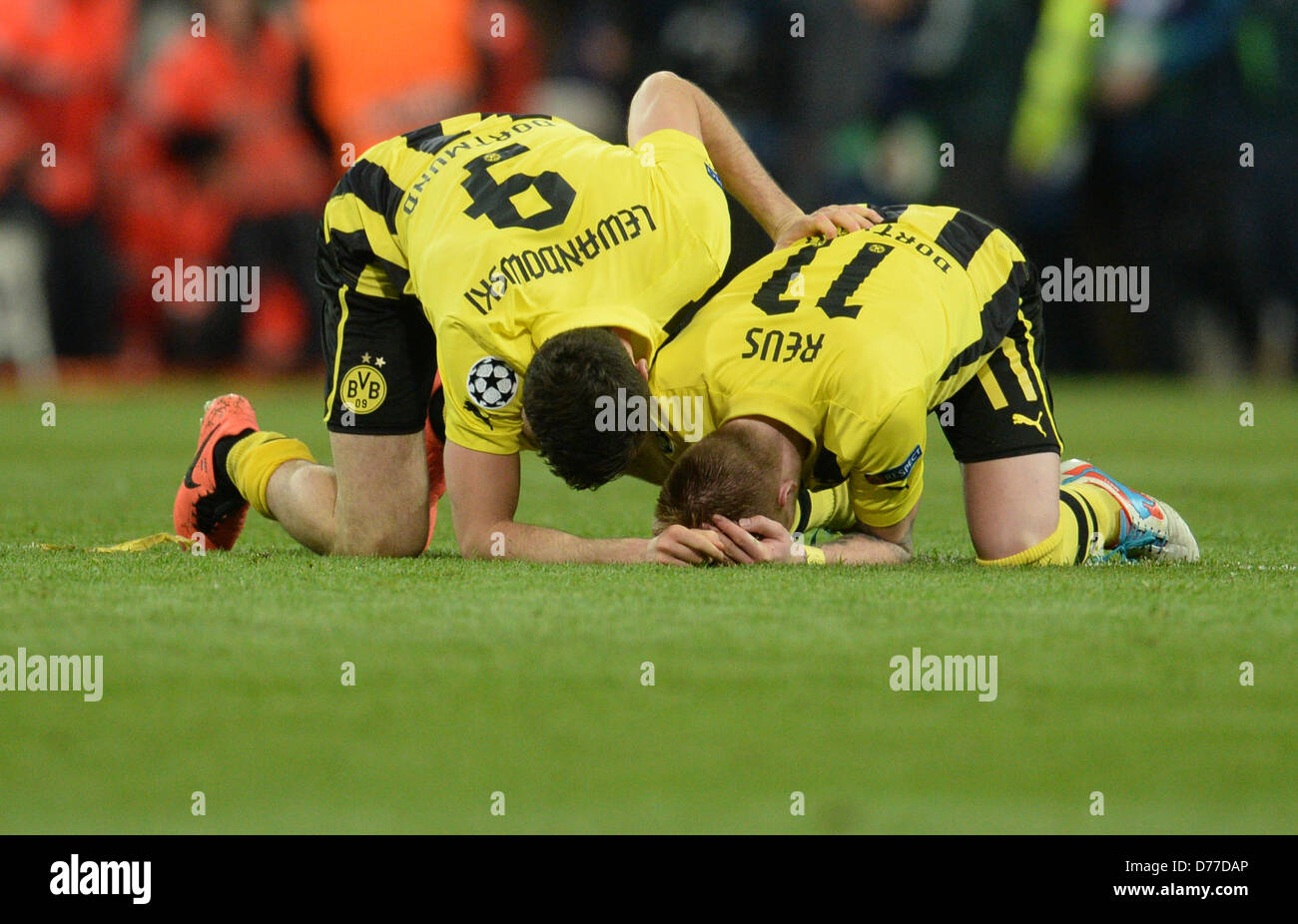 Dortmund's Marco Reus (R) and Robert Lewandowski celebrate after the ...