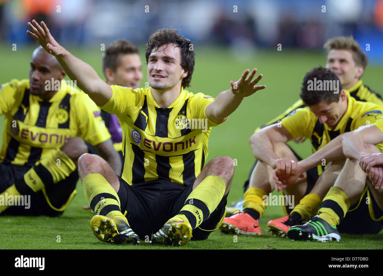 Dortmund's Mats Hummels (C) celebrates after the UEFA Champions League ...