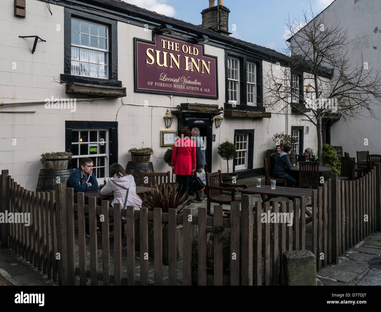 Old sun inn buxton hi-res stock photography and images - Alamy