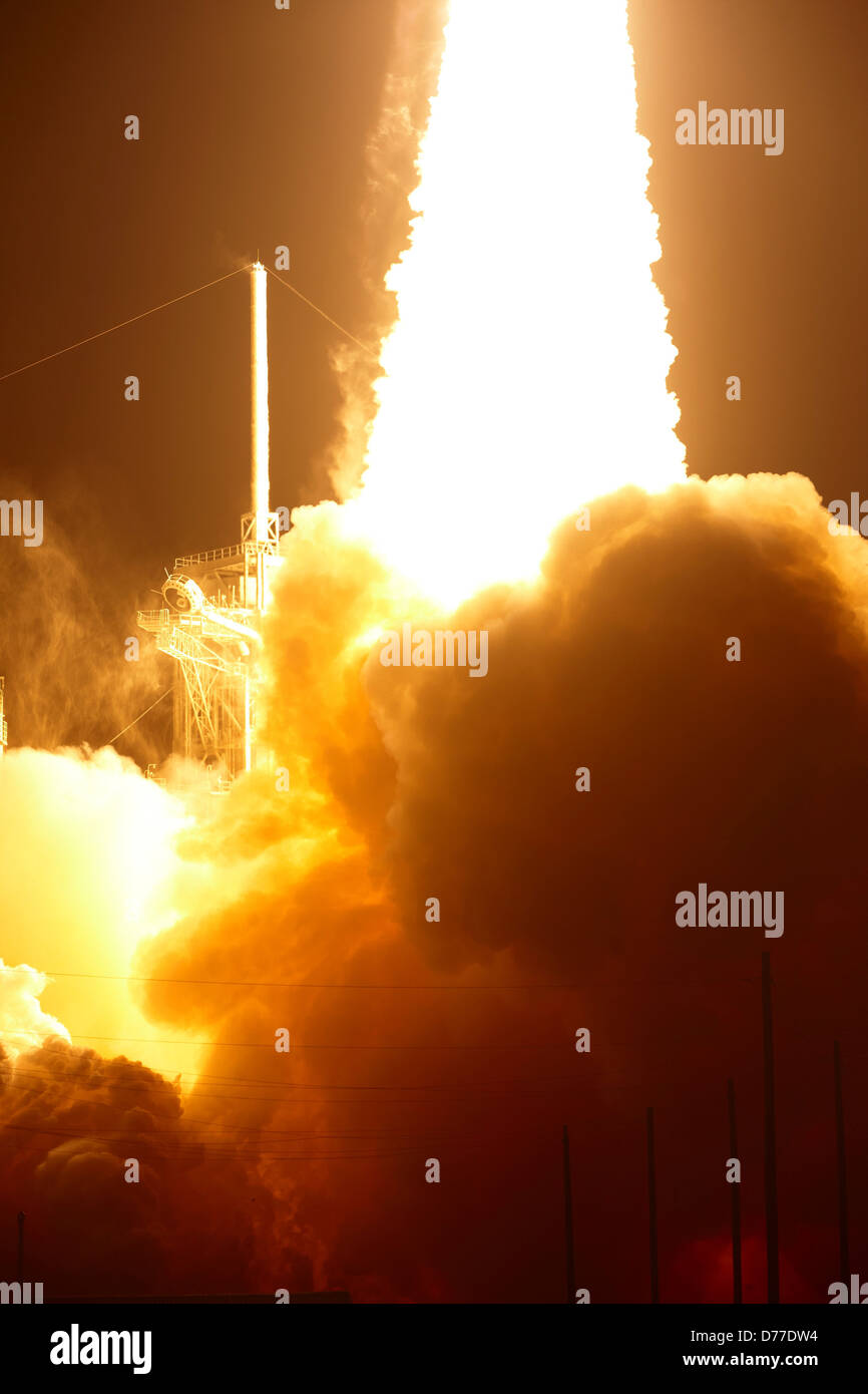 Space shuttle endeavour liftoff hi-res stock photography and images - Alamy