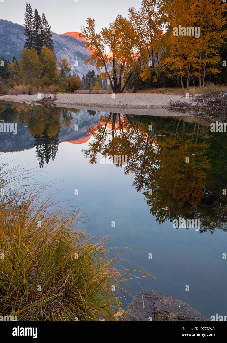 Reflections of fall colors hi-res stock photography and images - Alamy