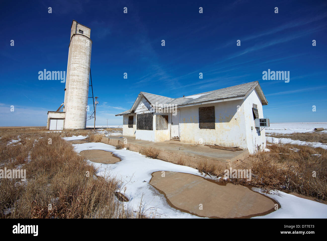 Abandoned grain silo scale house Vega Oldham County Texas USA Stock ...
