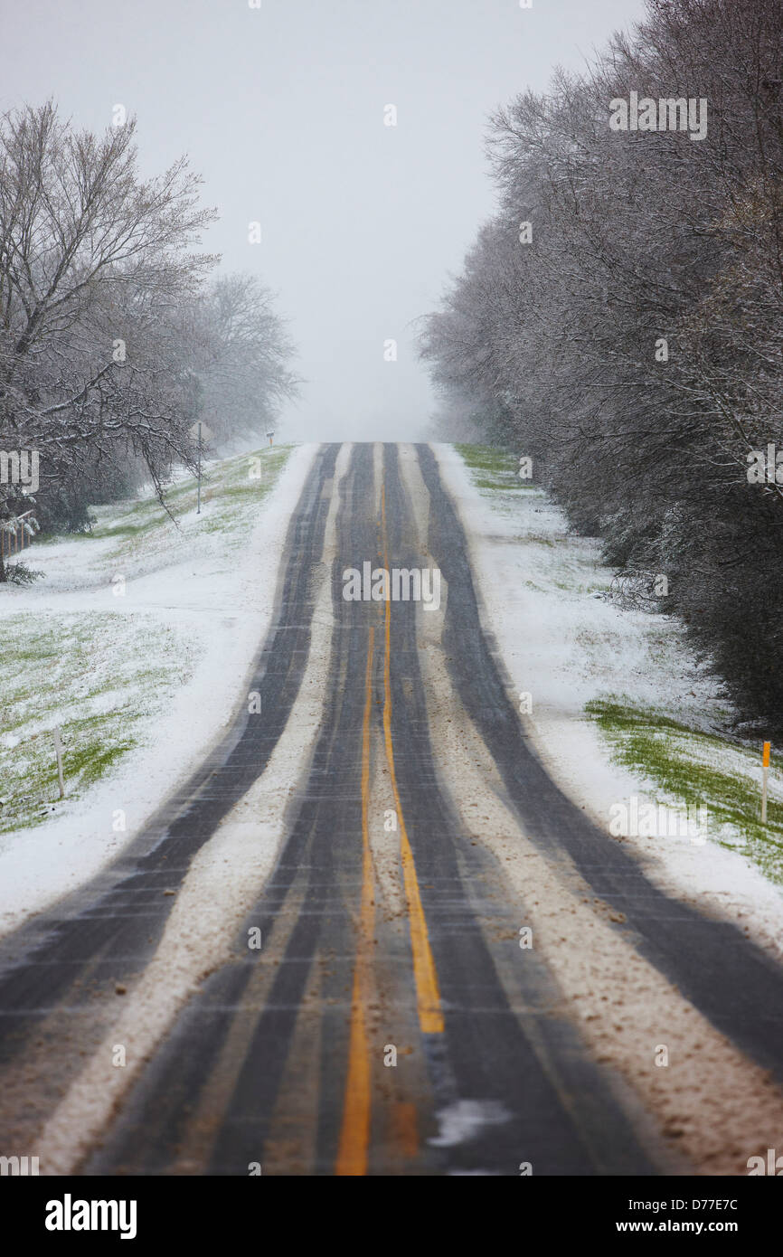 Empty road during snowstorm Texas USA Stock Photo - Alamy
