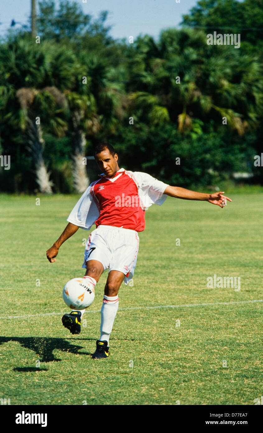 Soccer action shot hi-res stock photography and images - Alamy