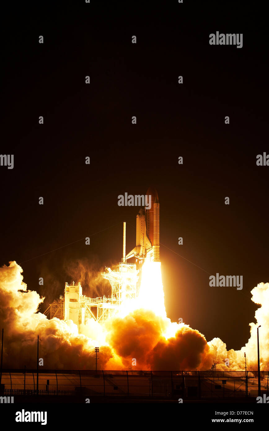 Space shuttle liftoff hi-res stock photography and images - Alamy