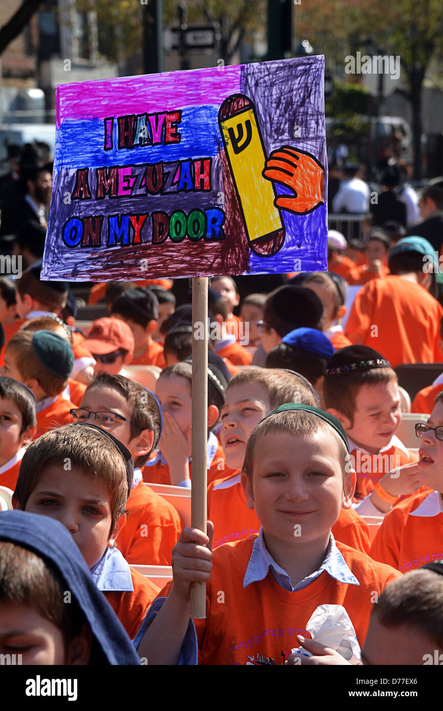 Religious Jewish yeshiva students at the Lag B'Omer parade in Crown ...