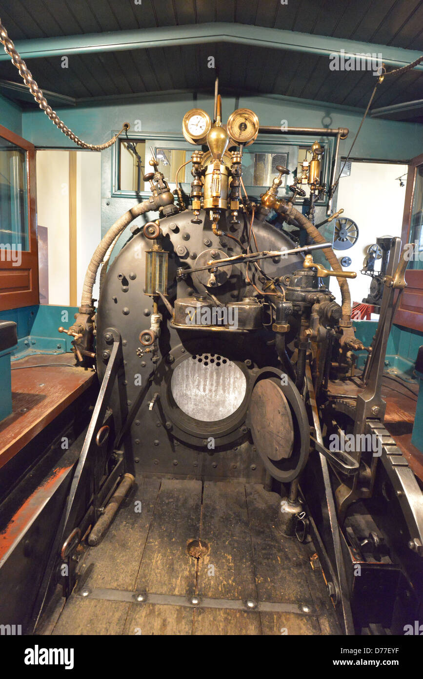 Wood burning steam locomotive hi-res stock photography and images - Alamy