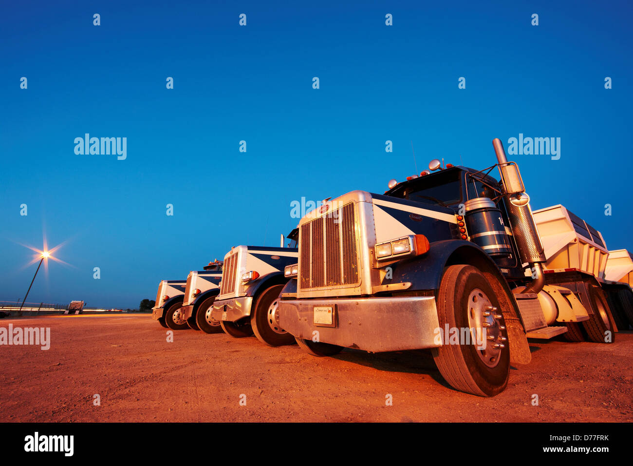 Semi truck tractors hi-res stock photography and images - Alamy