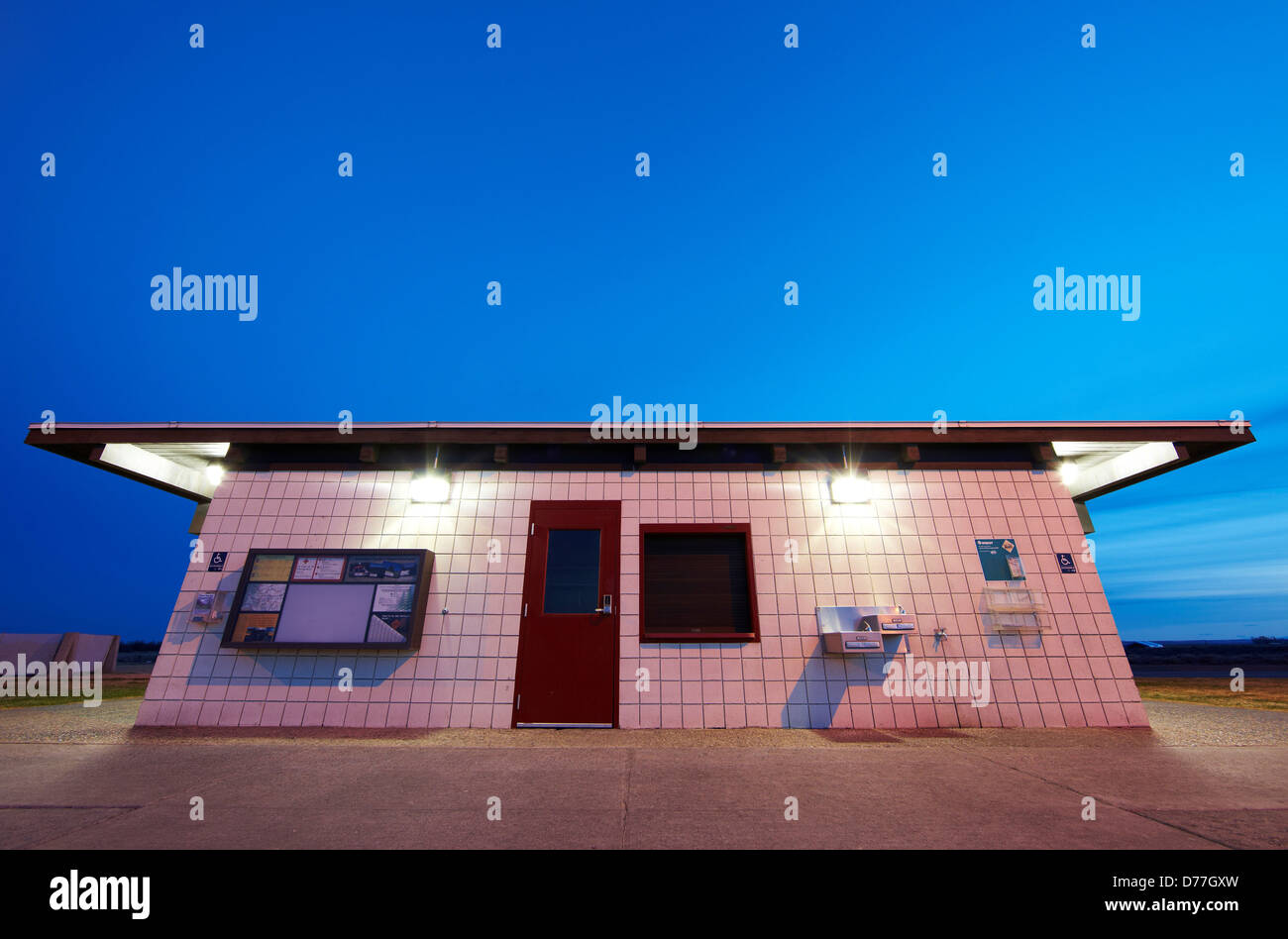 USA Washington Rest stop on interstate highway at dusk Stock Photo - Alamy