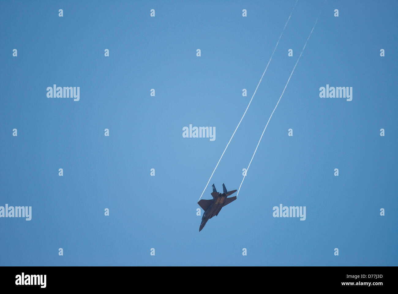 F-15E Strike Eagle in dive vapor trailing off aircraft's wing tips ...