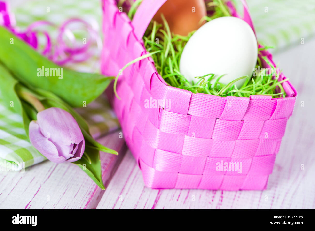 Pink easter basket eggs hi-res stock photography and images - Alamy