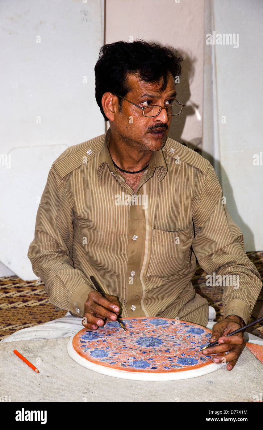 marble inlay craftsman,agra,uttar pradesh india Stock Photo - Alamy