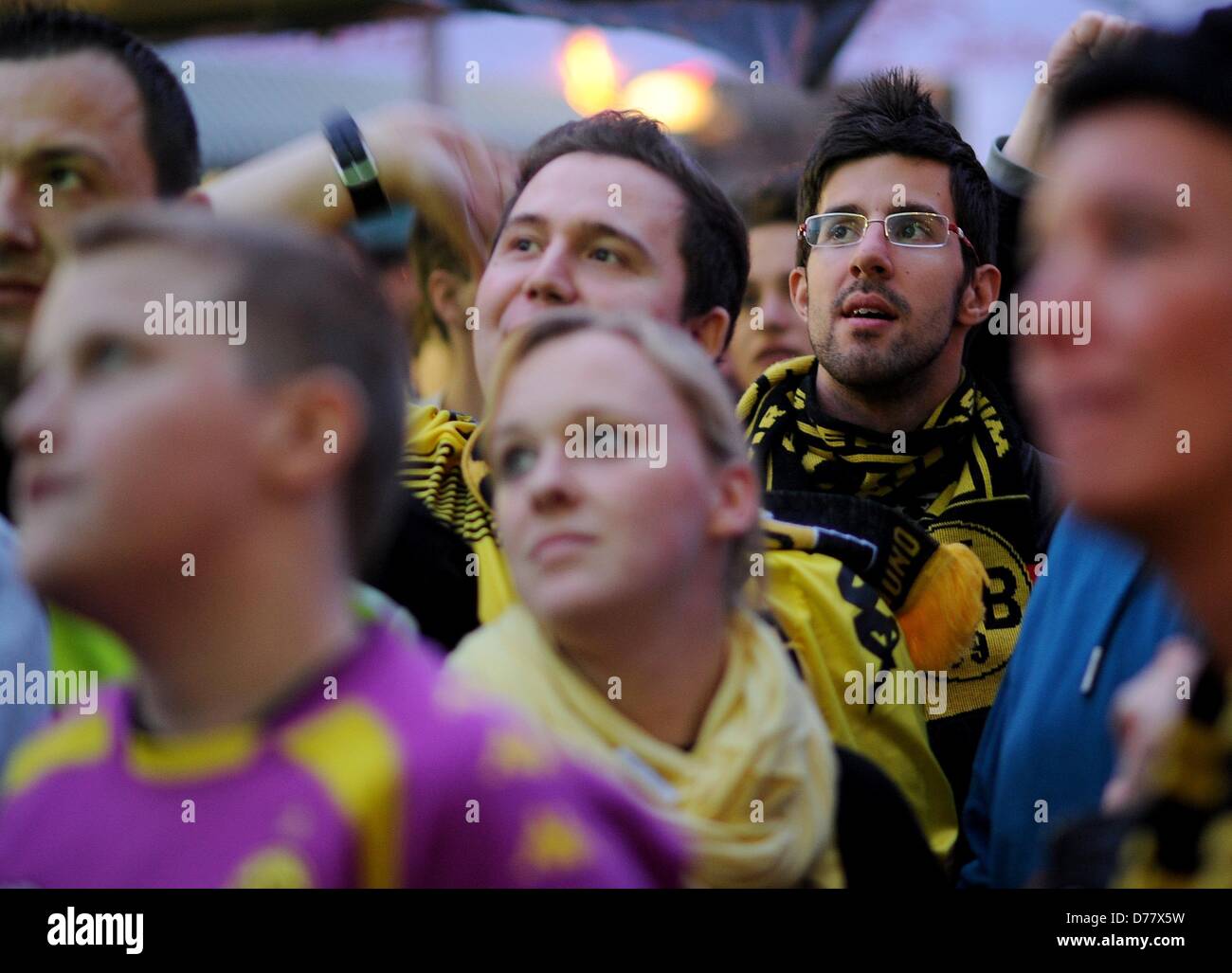 Santiago bernabéu stadium fans hi-res stock photography and images - Alamy