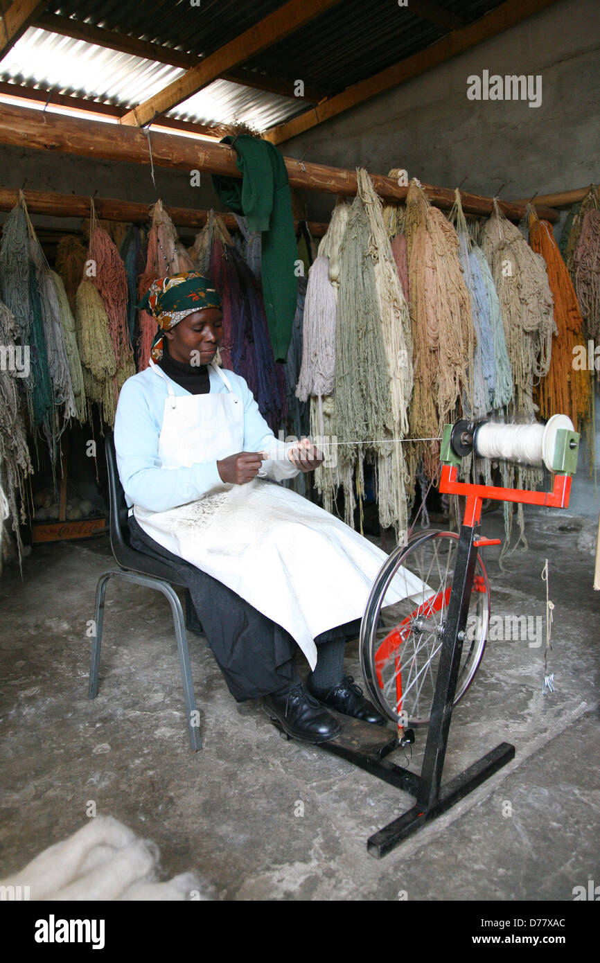 Yarn thread spinning hi-res stock photography and images - Alamy
