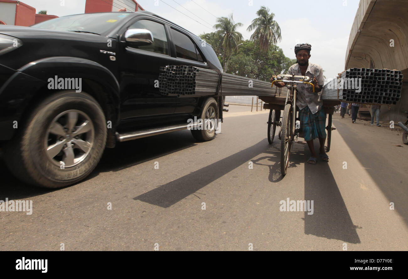 Dhaka, Bangladesh. May 1, 2013. A Bangladeshi day labor worker during ...