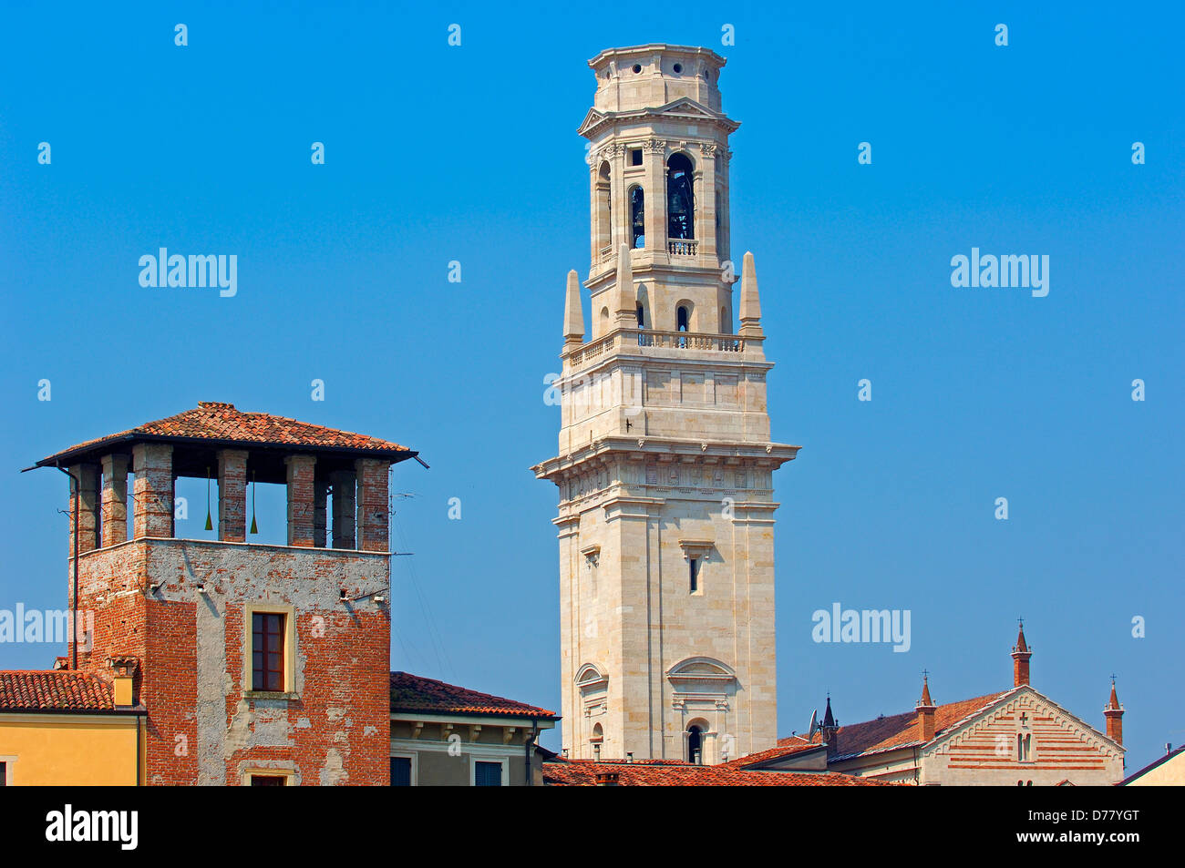 Duomo lamp post cathedral hi-res stock photography and images - Alamy