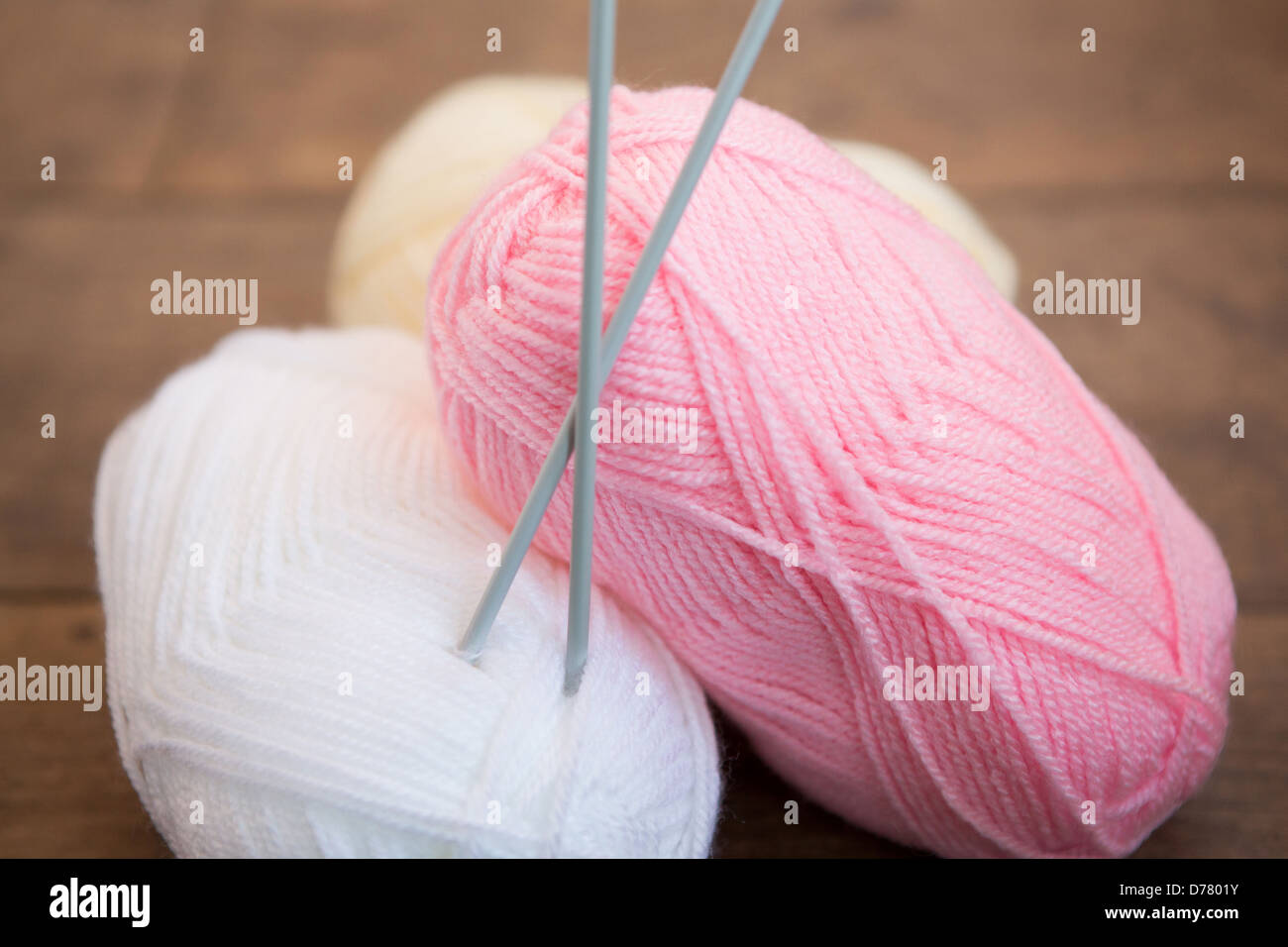 Balls of wool knitting needles hi-res stock photography and images - Alamy