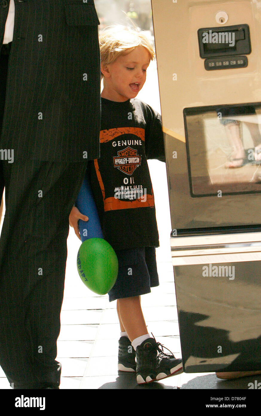 Sean Preston Federline boarding a bus Dallas, Texas – 12.07.11 Stock ...