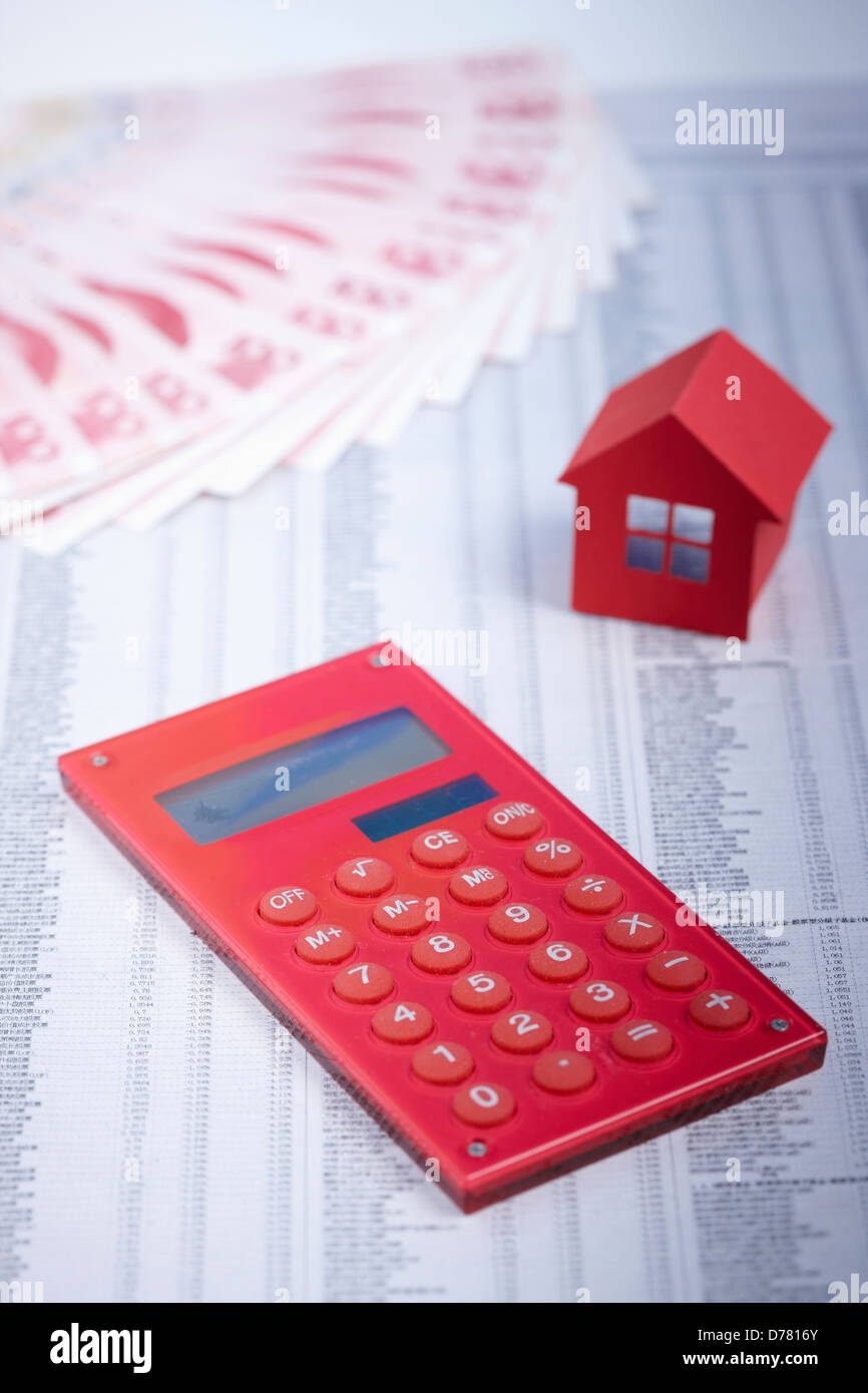 Chinese 100 Yuan with red calculator Stock Photo - Alamy