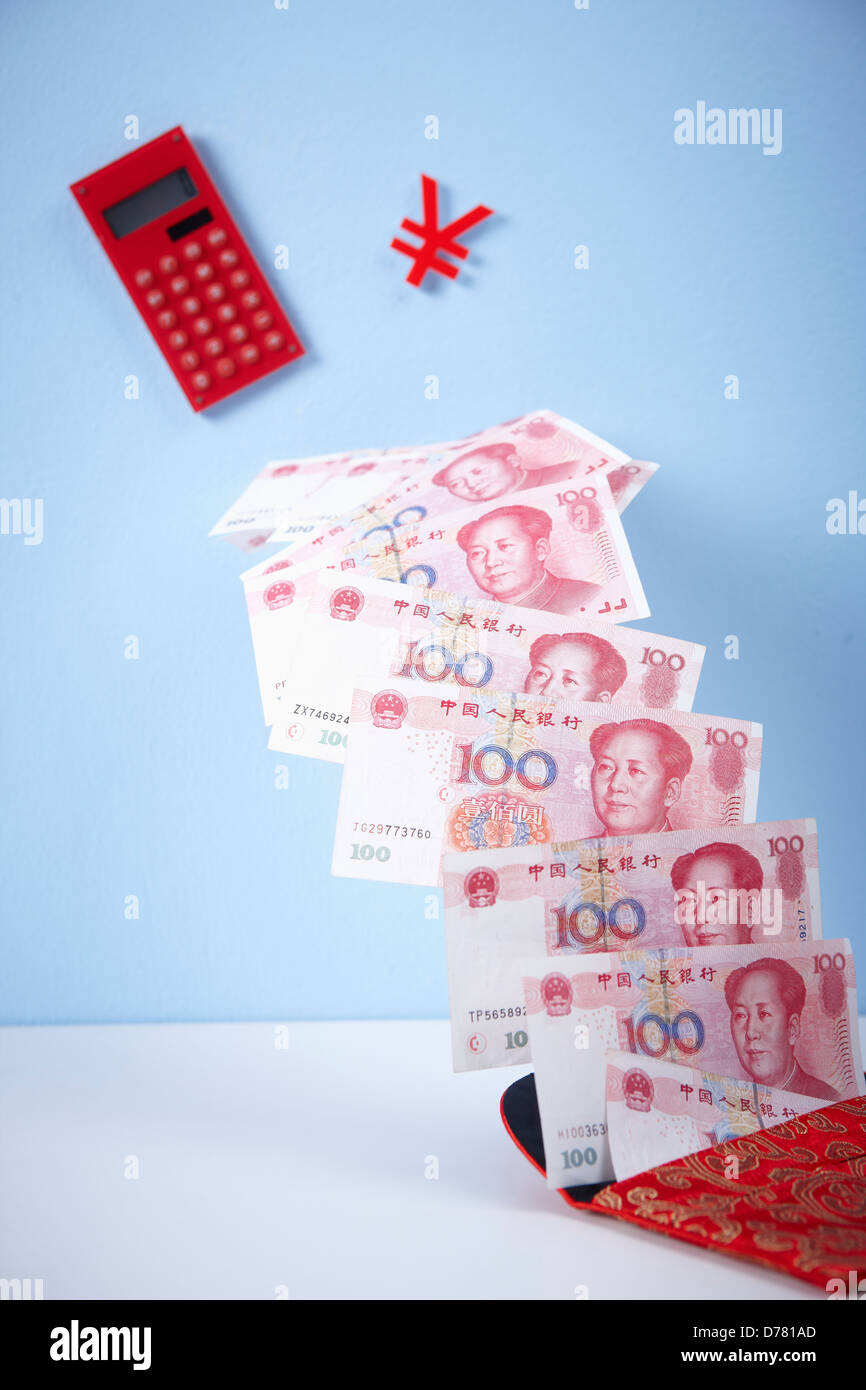 100 yuan notes hi-res stock photography and images - Alamy