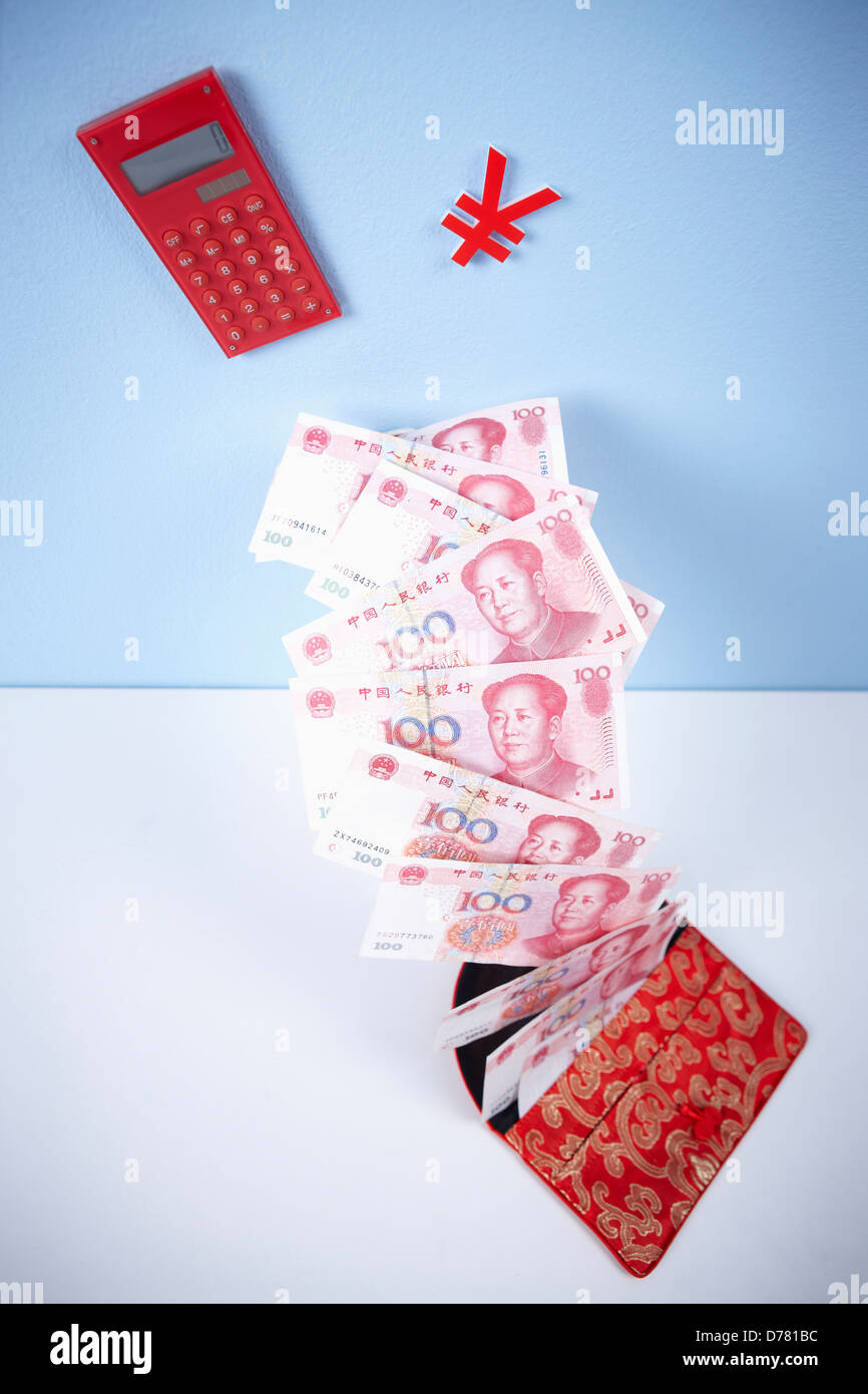 100 Yuan notes from a red Chinese wallet Stock Photo - Alamy