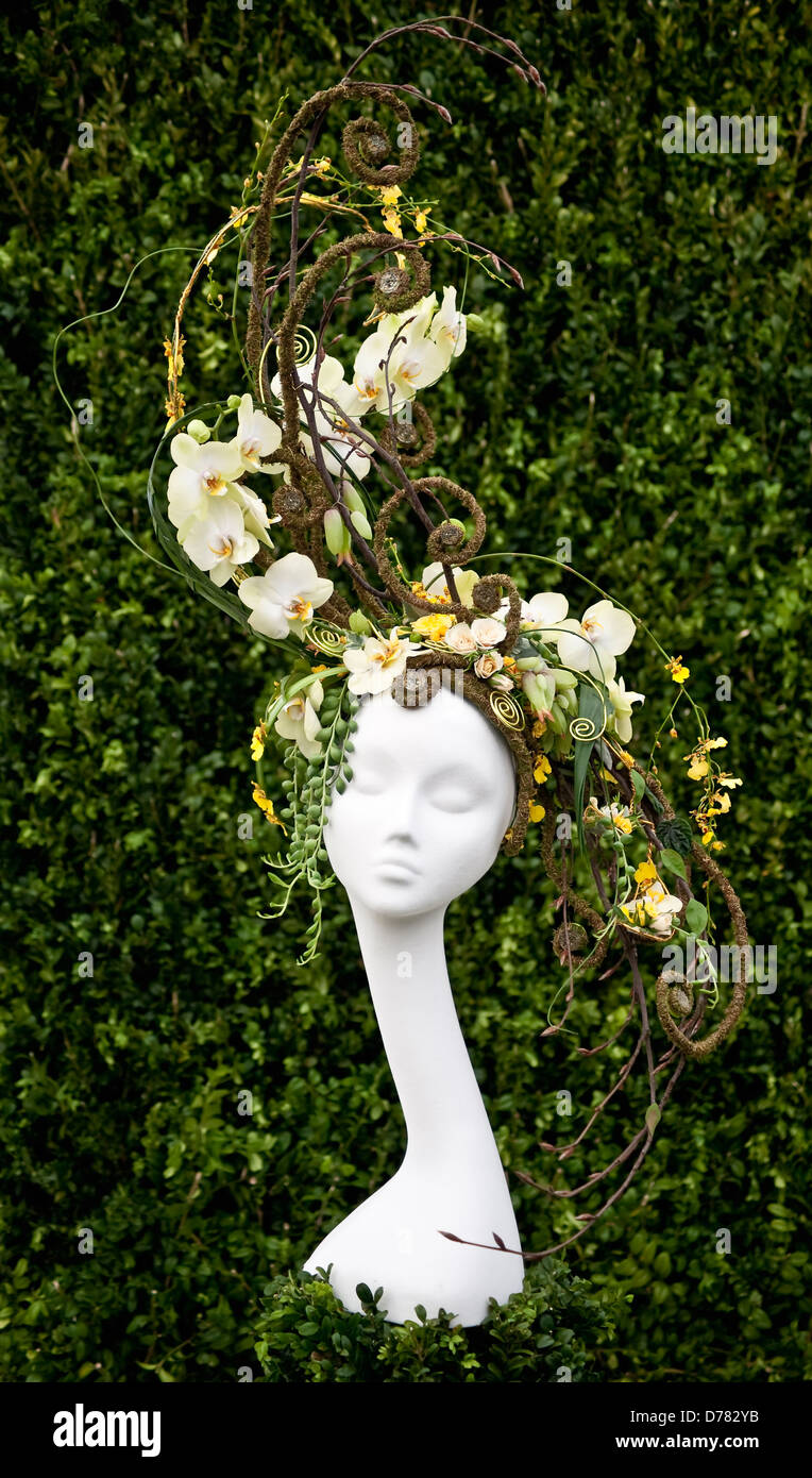 Chelsea Flowershow 2009. Floral arrangement designed by Sarah Horne ...